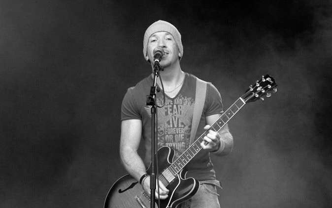 Bryan Cooper presenta el sencillo «Who Do You Serve?» (UK) – R+