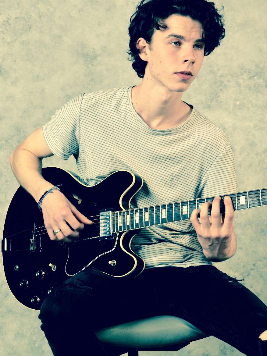 Ned Moss lanza el sencillo «Fading Out» (UK) – R+