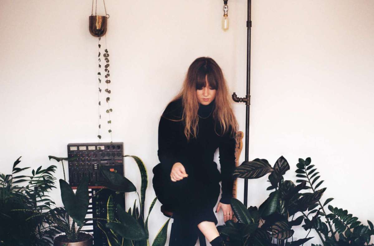 Lily Juniper comparte el sencillo «Shoulders» (UK) – R+