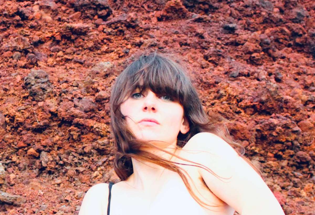 Embla Maria presenta el sencillo «Sweetest Kind» (Noruega) – R+