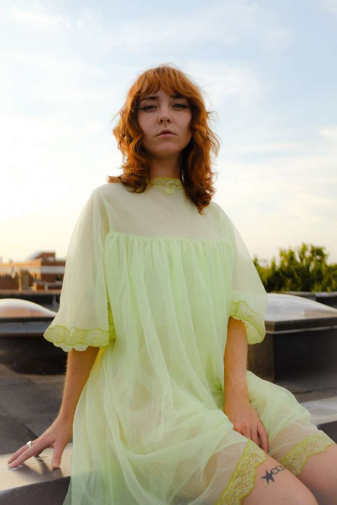 KT Laine presenta el sencillo «Again» (Canadá) – R+