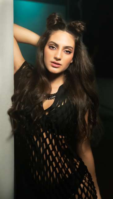 Matilde G comparte el sencillo «Hypocrite» (Singapur) – R+