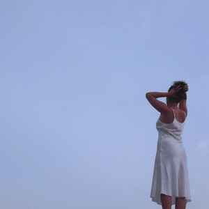 Leighton Day presenta el sencillo «Writing Your Name» (EE.UU.) – R+