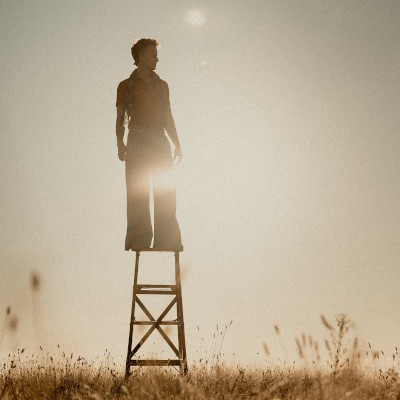 Connor Roff presentan el sencillo «Grow» (Canadá) – R+