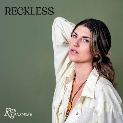 Kate Dinsmore presenta el sencillo «Reckless» (EE.UU.) – R+